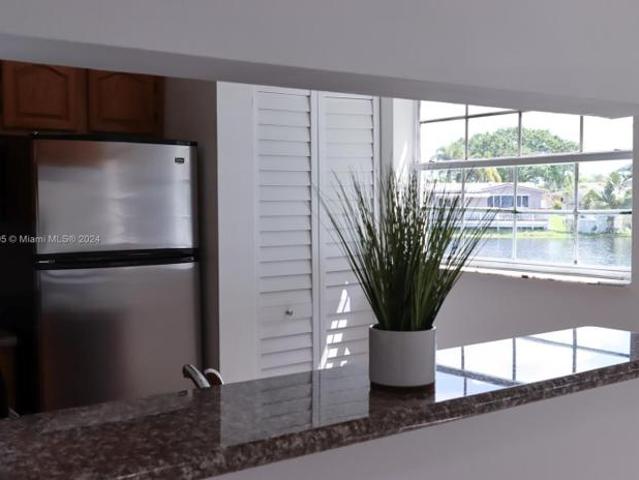 2001 NW 96th Terrace #10J, Pembroke Pines, FL 33024
