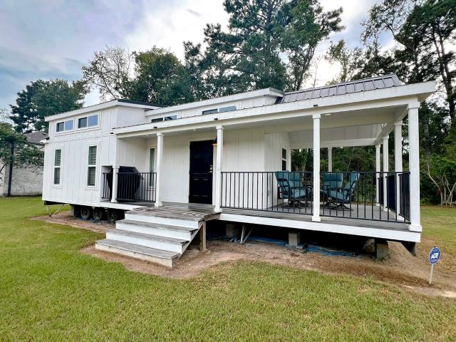 2001 N FM 356 Cottage