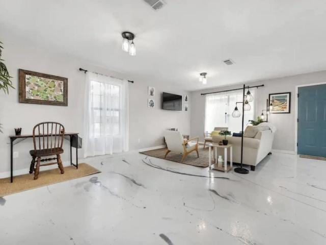 2001 North 61st Avenue 11 Bedroom Apartment for Rent at 2001 N 61st Ave #1533637P, Myrtle Grove, FL 32506 Parish Heights
