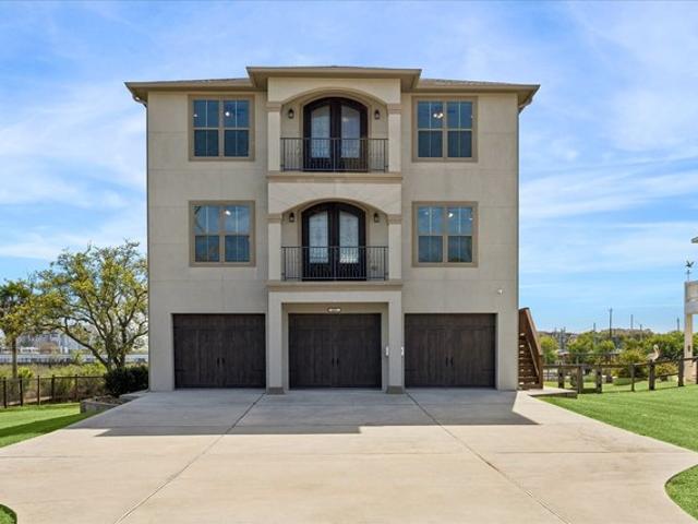 2001 Oceanview Dr, Seabrook, TX 77586