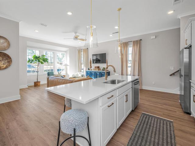 2001 Avonleigh Crescent