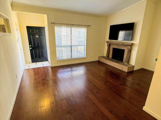 2001 Bering Dr, Unit 2D, Houston, TX 77057 | MLS #76399