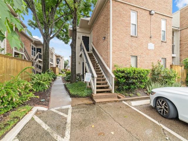 2001 Bering Dr Apt 2C, Houston, TX 77057