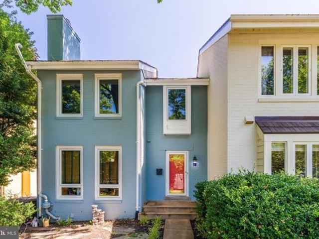 2001 Chadds Ford Dr, Reston, VA 20191