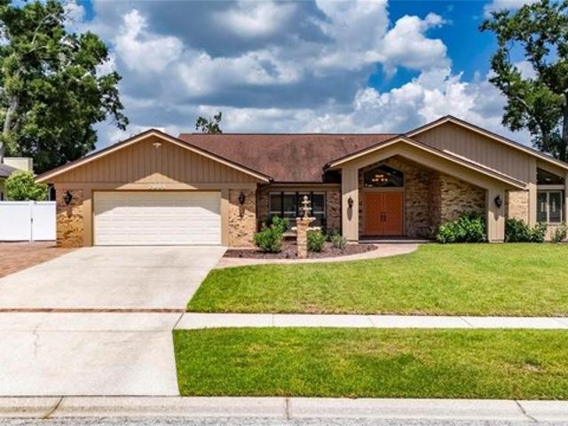 2001 Cimmaron Run Dr, Valrico, FL 33594