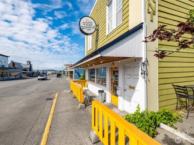 2001 Commercial Avenue