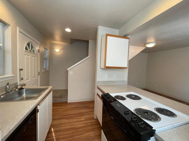2001 Garden Ave. 1 Bedroom Apartment for Rent at 2001 Garden Ave, Eugene, OR 97403 University