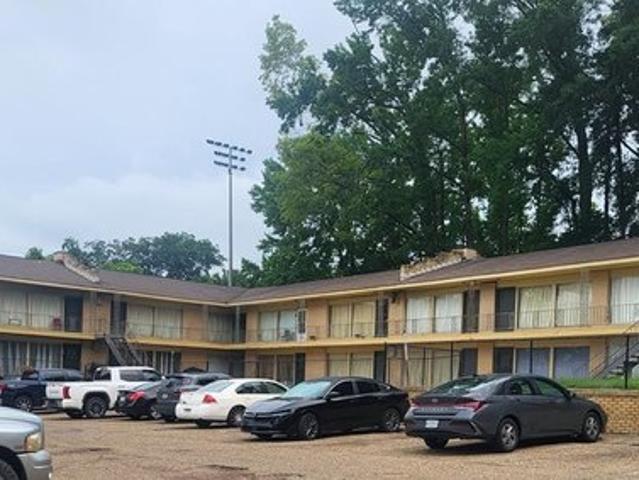 2001 Grove St, Vicksburg, MS 39183