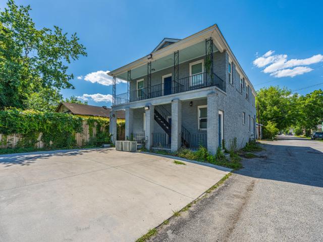 2001 Hugo Avenue A & B