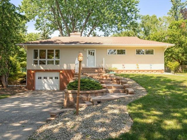 2001 Herschel St, Roseville, MN 55113