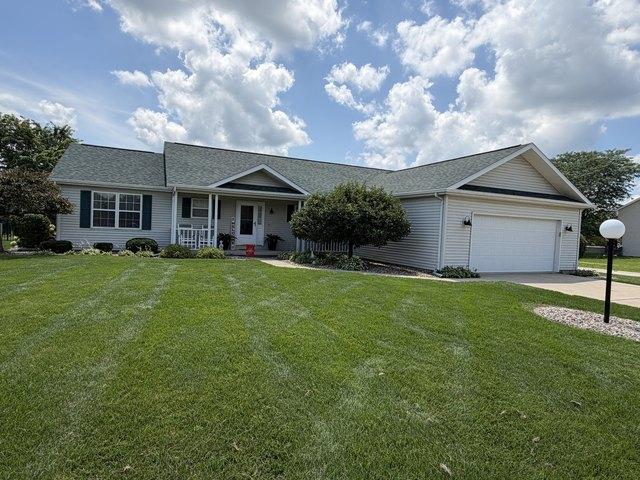 2001 Juniper Dr, Mahomet, IL 61853