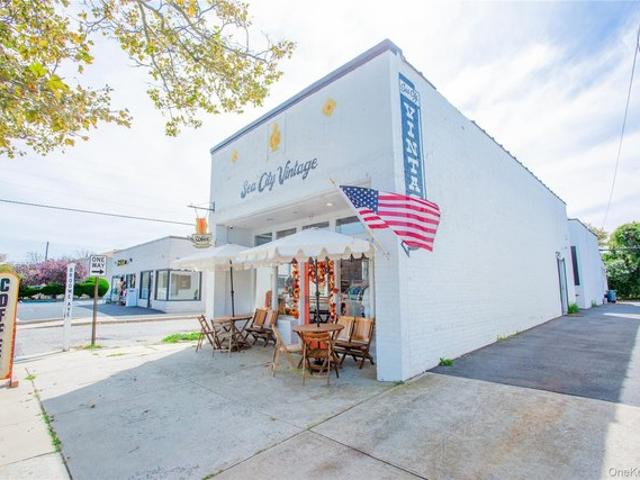 2001 Park St, Atlantic Beach, NY 11509