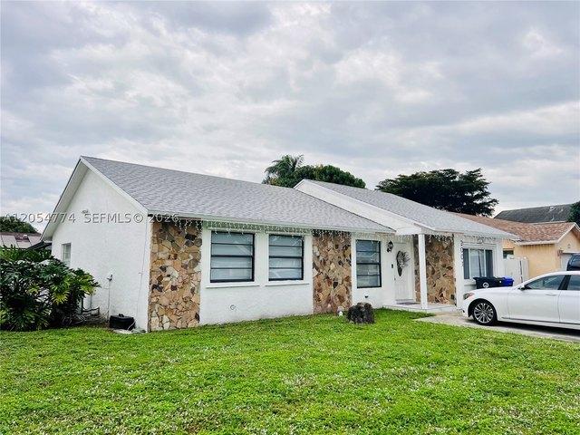 2001 SW 85th Ave, North Lauderdale, FL 33068