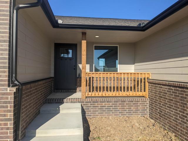 2001 S Chestnut St, Newton, KS 67114 | MLS #614621 | Compass