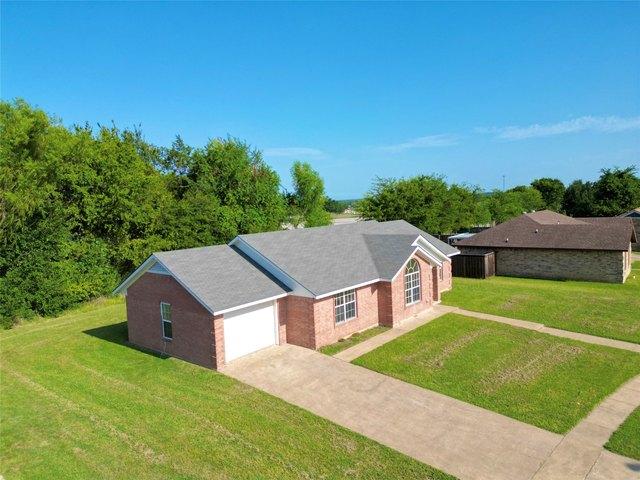 2001 Solomon Dr, Commerce, TX 75428
