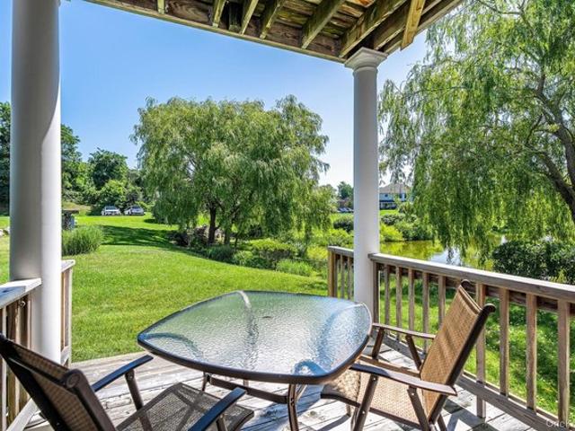 2001 Willow Pond Dr, Riverhead, NY 11901