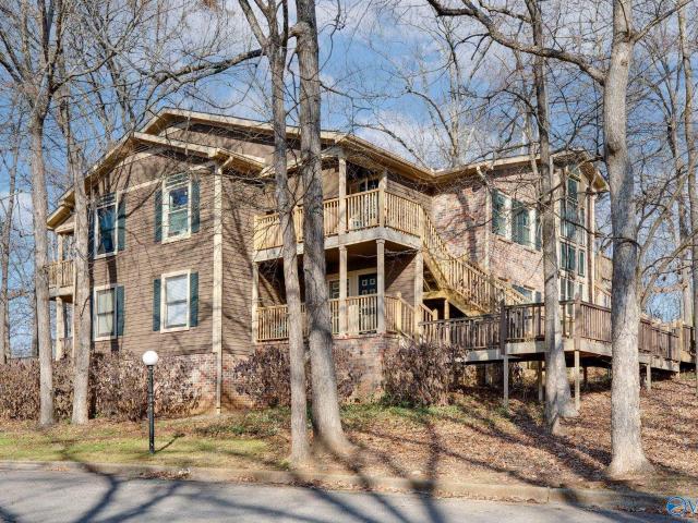 2001 Woodlawn Drive