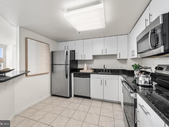 2001 00 Hamilton Street # 1704