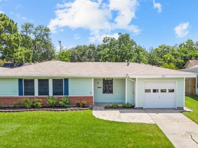 2001 14th Ave N, Texas City, TX 77590