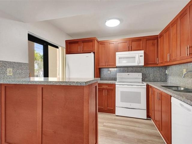 20025 NE 3rd Ct Apt 8, Miami, FL 33179