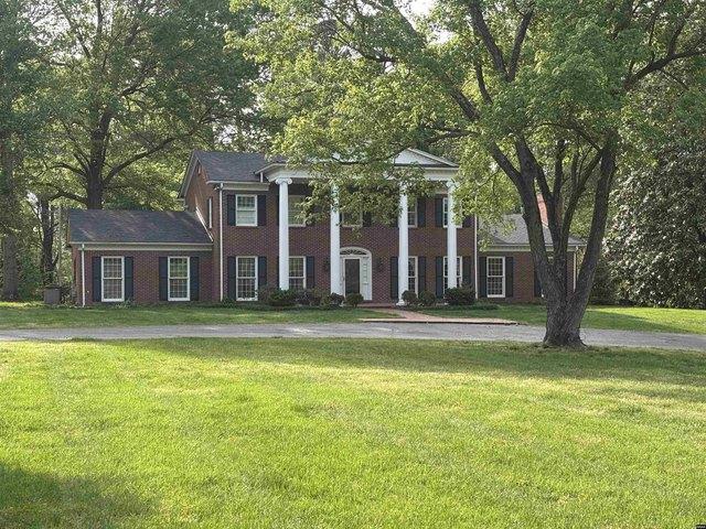 2002 Magnolia Dr, Fulton, KY 42041