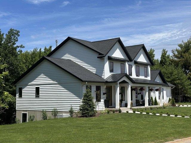 2002 Maple Ridge Dr, Marquette, MI 49855