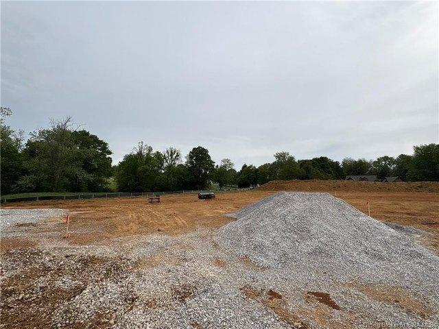 2002 Mary Ella Dr Unit 235, Georgetown, IN 47122