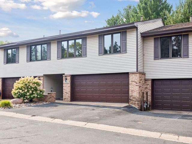 2002 Mesabi Ave E, Maplewood, MN 55109
