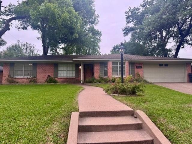 2002 Mimosa Dr, Corsicana, TX 75110
