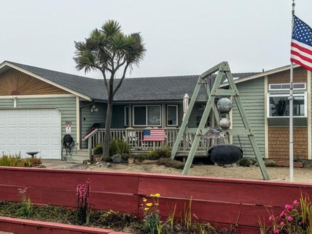 2002 NW Bridgeview Dr, Waldport, OR 97394