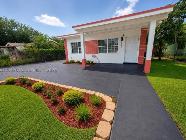 2002 NW 87th St, Miami, FL 33147