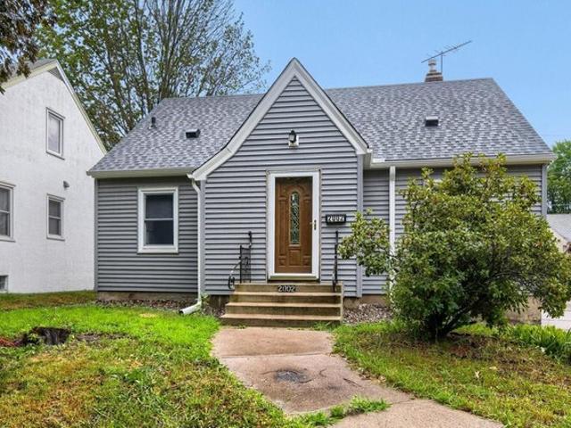 2002 Bush Ave E, Saint Paul, MN 55119