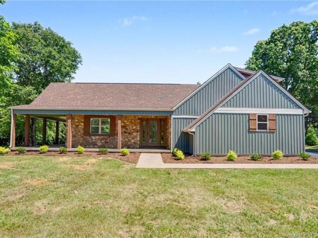 2002 Beckin Dr, Floyds Knobs, IN 47119