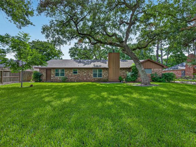 2002 Crestwood Drive