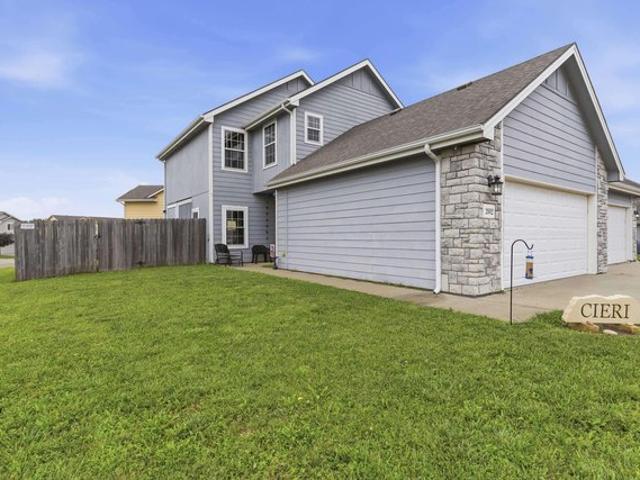 2002 Deer Trl, Junction City, KS 66441
