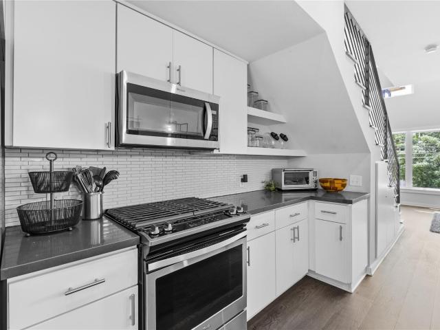 2002 E 7th St # 208