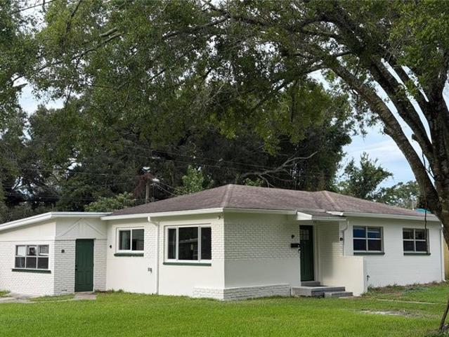 2002 E Hamilton Ave, Tampa, FL 33610
