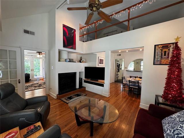 2002 East Side Dr