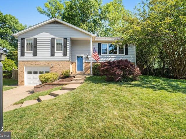 2002 Hoover Ln, Alexandria, VA 22308