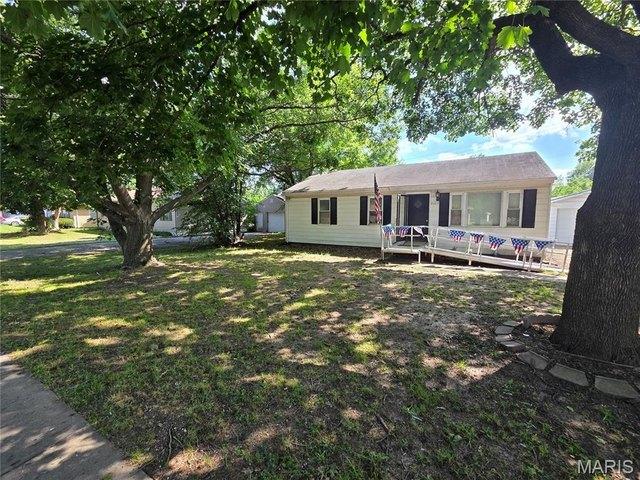 2002 Jerome Ln, Cahokia, IL 62206