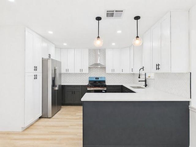 2002 Jones St, Rosenberg, TX 77471