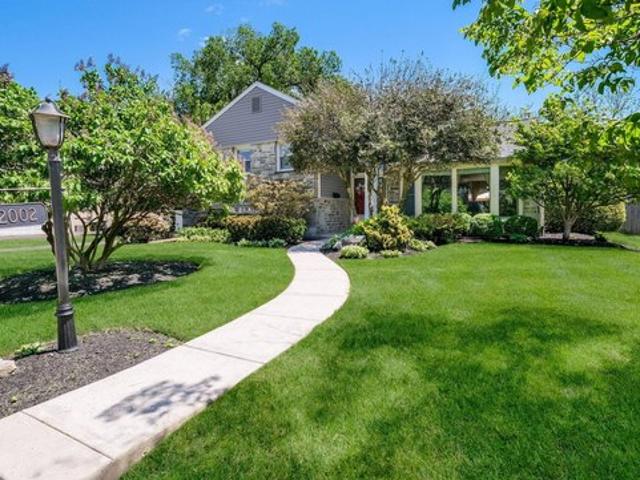 2002 Lantern Ln, Oreland, PA 19075