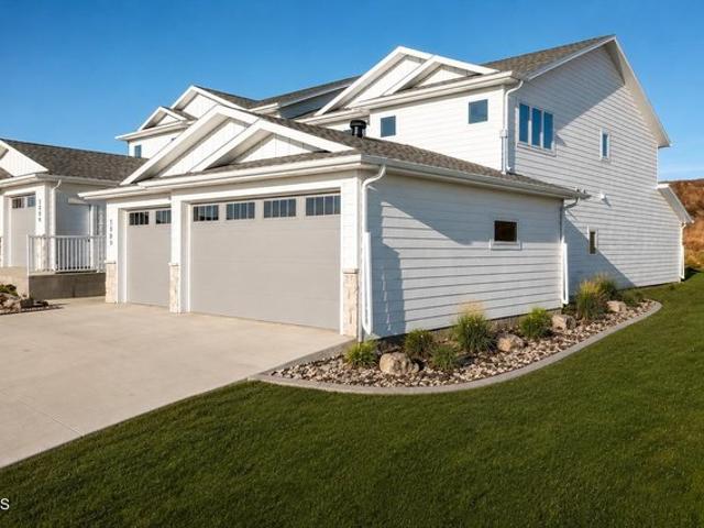 2002 Prairie Hawk Dr, Bismarck, ND 58503