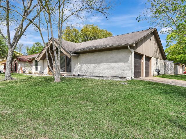 2002 Savanna Court S