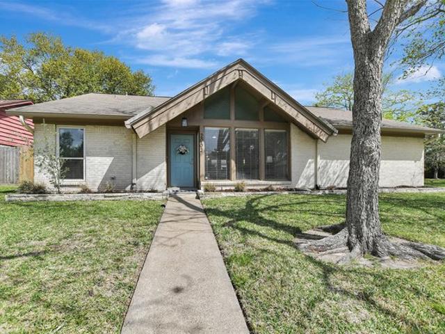 2002 Savanna Ct S, League City, TX 77573