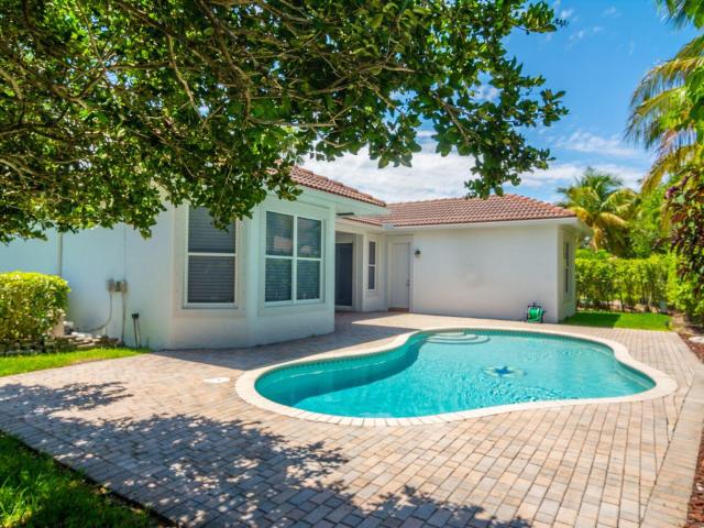 2002 Schooner Ln, Weston, FL 33327 | MLS #B26017