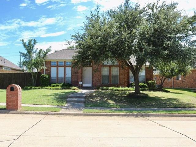 2002 Topaz Dr, Carrollton, TX 75010