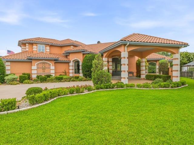 2002 W Emerald Bend Ct, Granbury, TX 76049