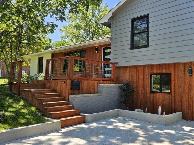 2002 Woodlea Dr, Columbia, MO 65201