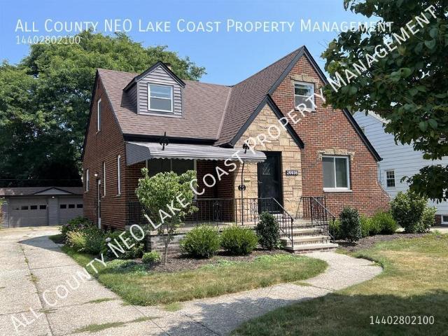 20036 Westover Ave, 4 beds, 2 full and 1 half baths